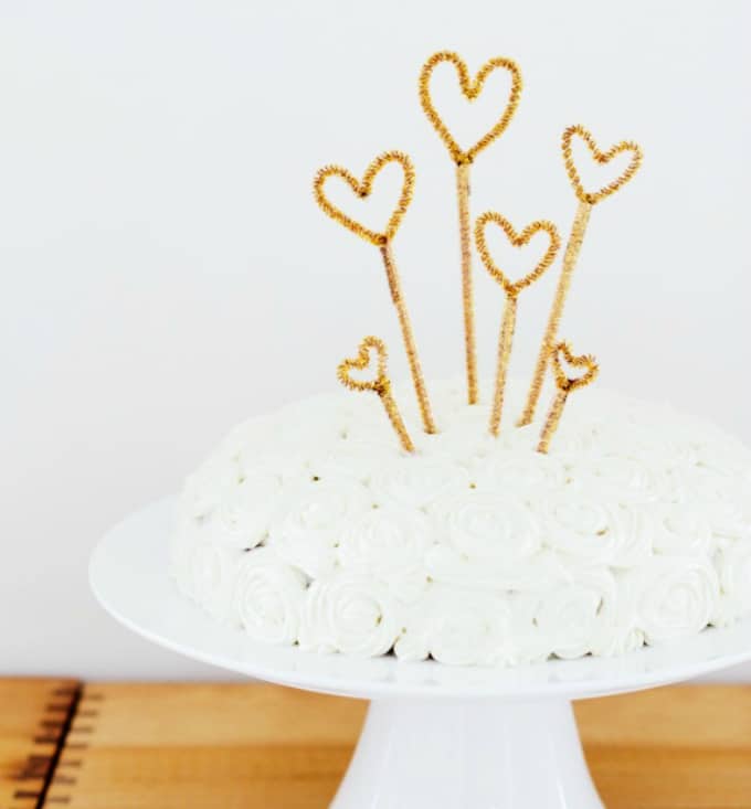 Cake Toppers: 60 Festive Ways to Top Your Cake • Page 2 of 2 • Cool Crafts