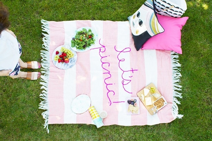 30 Wonderful Picnic Blankets That You'll Want to Recreate • Cool Crafts