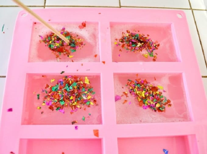 40 Colorful DIY Confetti Ideas to Throw The Perfect Party • Cool Crafts